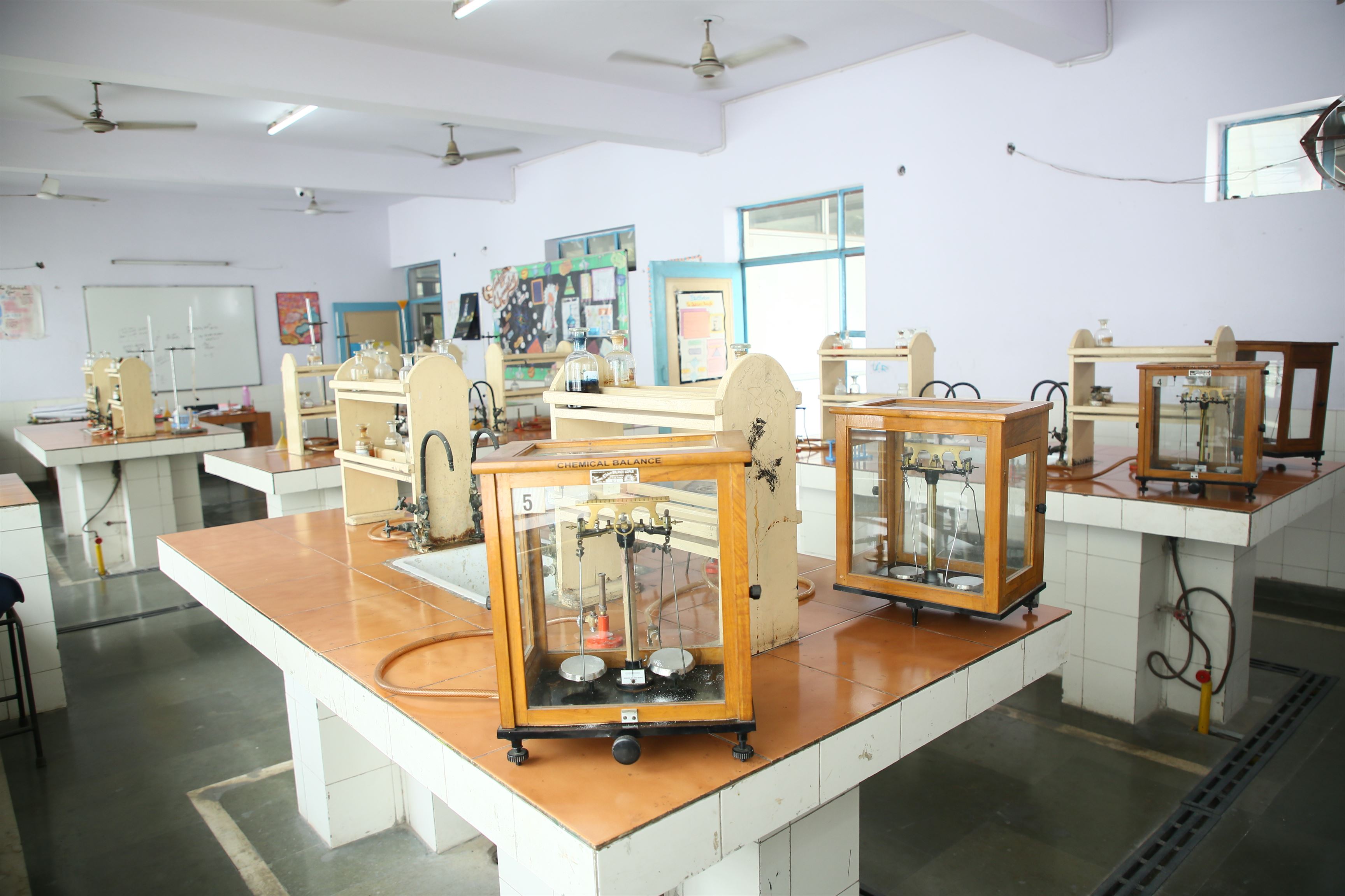CHEMISTRY LAB – AVB PUBLIC SCHOOL